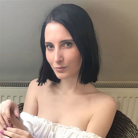 Lou Nesbit Karriere In Der Unterhaltungsbranche Invest Orbit