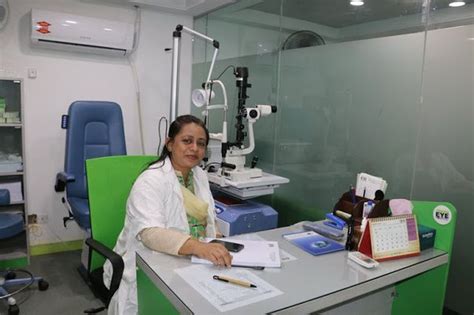 Associate Prof Dr Rinku Paul Retina Specialist Bha