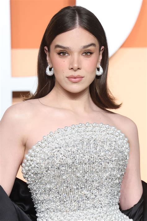 Hailee Steinfeld At The 2025 Vanity Fair Oscar Party • Celebmafia