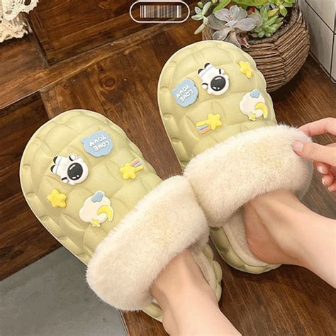 우주선 포근 통굽 털 슬리퍼 키높이 크록 실내화 거실화 소음방지슬리퍼