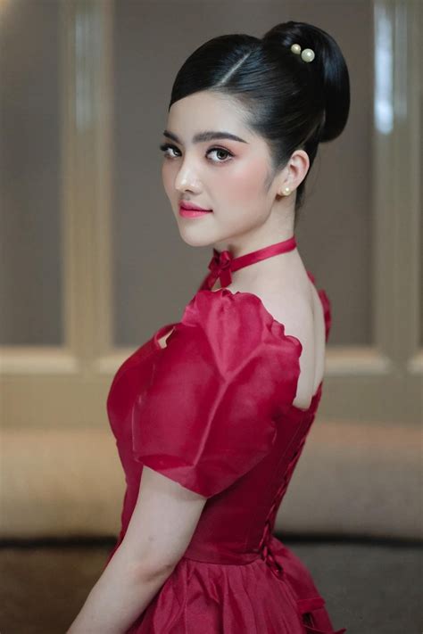 បែកគ្នាហើយ សុខៗអតីតគូស្នេហ៍ ចឺម បង្ហោះរូបគូរម្លឹកអតីតកាល Khmerload Cambodia Latest News