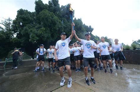Alumnos Trasladan Antorcha Nacional A La Plaza Del Obelisco Agencia Guatemalteca De Noticias