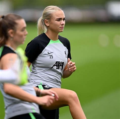 Sofie Lundgaard : r/GirlsSoccer