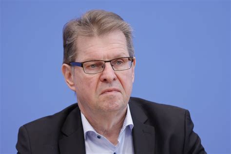 Stegner Geheimtreffen Mit Putin Vertrauten Es Hagelt Kritik Derwesten De