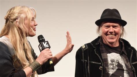 Neil Young Announces Glasgow Summer Sessions Show Bbc News