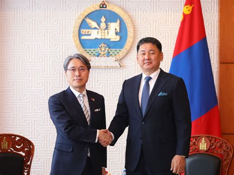 Япон улсаас манай улсад суух Элчин сайд Итгэмжлэх жуух бичгээ