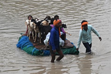 Delhi Weather Update Yamuna River Crosses Danger Mark Evacuation