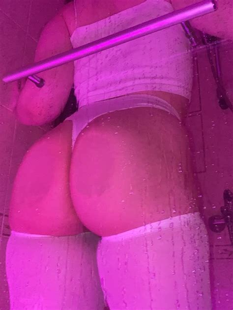 Marilyn Hands Webcam Show Stripchat Global