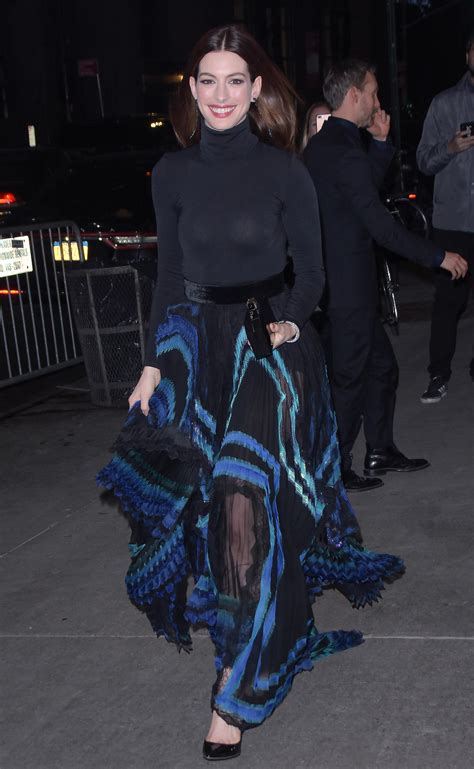 Anne Hathaway Style Anne Hathaway Fashion Pictures
