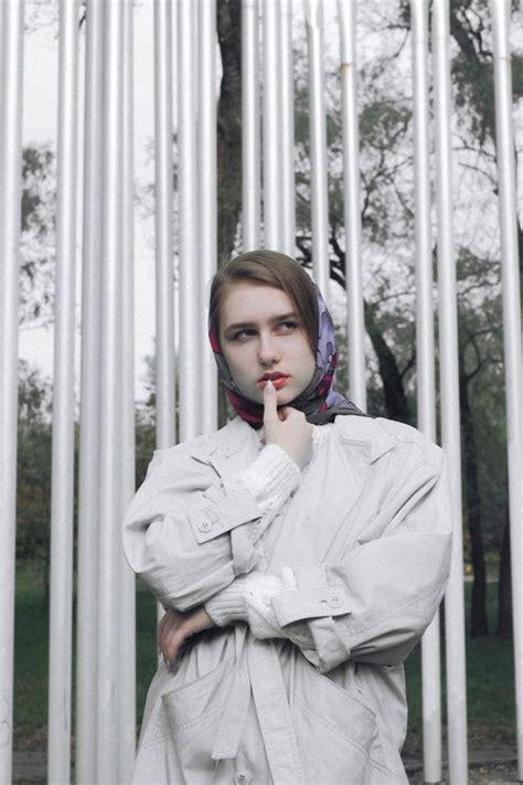 винтажная фотосессия девушка в платке тренч Fashion Hijab Portfolio