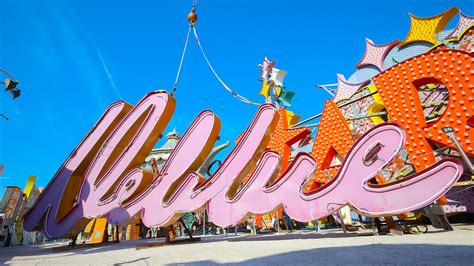 Hollywood Icon Debbie Reynolds To Be Honored By The Neon Museum In Las Vegas Abc13 Houston