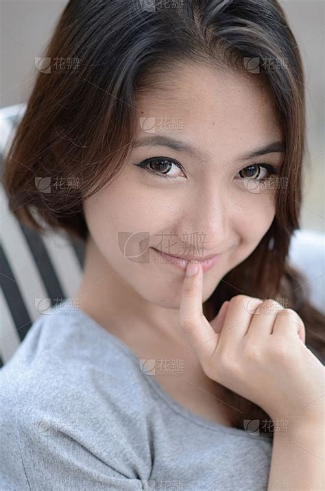 可爱的亚洲青少年