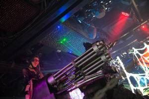 Besucher Fotografieren Einen Sex Roboter Mit Weiblichem Aussehen Creative Commons Bilder