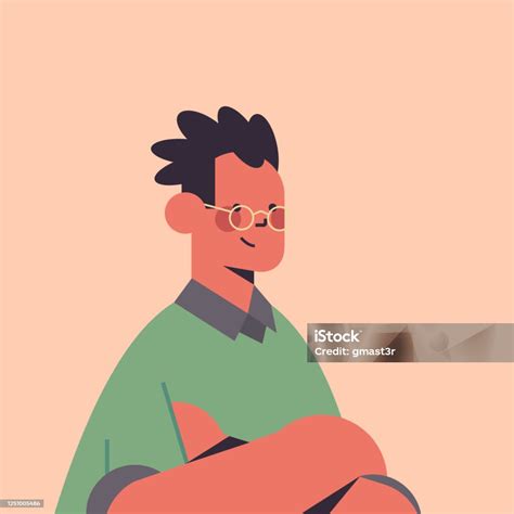 카메라 웃는 남자 아바타 남성 만화 캐릭터 초상화를 보고 접힌 손을 가진 행복한 남자 가공의 인물에 대한 스톡 벡터 아트 및 기타 이미지 가공의 인물 개념 귀여운
