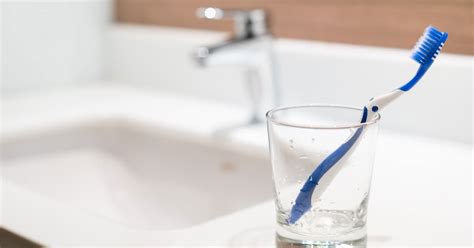 이렇게 보관했다간 세균이 득실득실…칫솔을 보관하는 올바른 방법