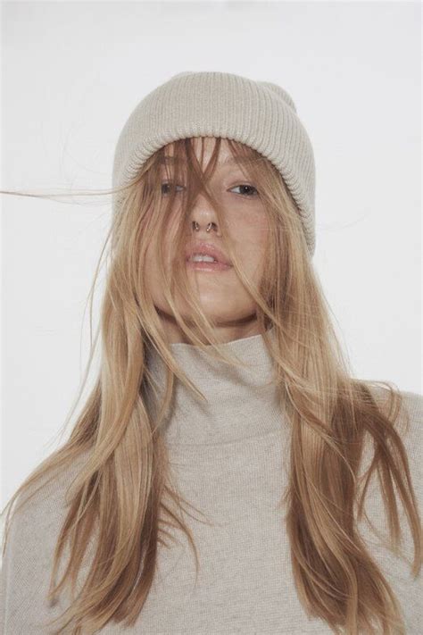 Как выглядит самая стильная шапка на зиму 2024 — ответ знает Настя Ивлеева Я Покупаю