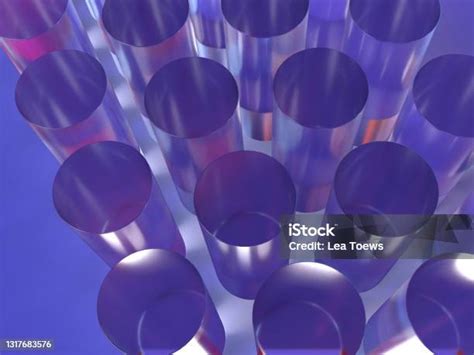 파란색 배경에 라이트 반사가 있는 3d 렌더링 투명 실린더 가상 저장소 데이터베이스 또는 디지털 백업에 대한 그림입니다 정보 센터의 시각화입니다 0명에 대한 스톡 사진 및