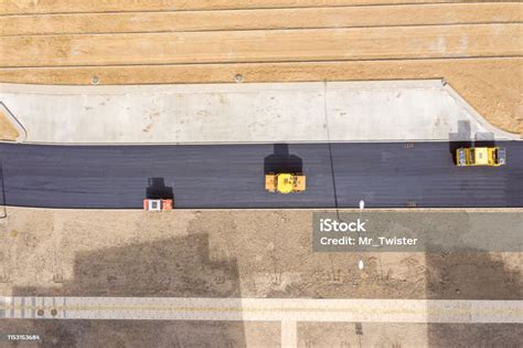 도로 건설 평면도 아스팔트 누워 노란색도로 롤러의 그룹 공중 뷰에 대한 스톡 사진 및 기타 이미지 공중 뷰 증기 롤러 콤팩타 Istock