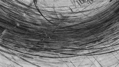 차 타이어드 드리프트 스키드 마크의 추상적인 질감과 배경은 도로 경주 트랙의 블랙 타이어 마크 자동차 및 자동차 컨셉에 있습니다