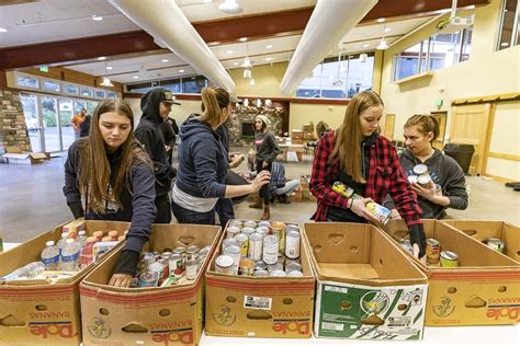 North County Community Food Bank Volunteers Get Thousands Of Pounds Of