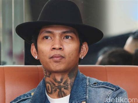 7 Fakta Young Lex yang Bikin Tato Wajah Ahok di Tangan