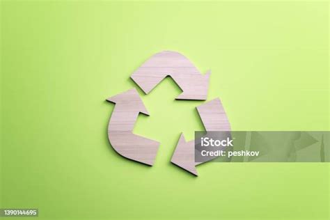 녹색 배경에 흰색 재활용 기호 재사용 및 폐기물 개념 3d 렌더링 0명에 대한 스톡 사진 및 기타 이미지 0명 3차원 형태