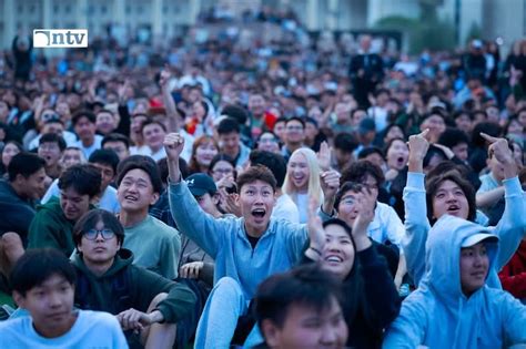 Эмүжин Манай залуус Moody Center н дэлгэцээр улсын нийслэлтэйгээ уухайн дуутайгаа гарсан шүү