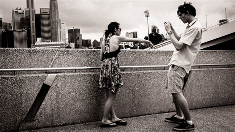 배경 화면 화이트 검은 단색화 거리 싱가포르 도시의 도로 사진술 지평선 두 소니 서 있는 하부 구조 교수 검정색과 흰색 소녀 Bw 장난