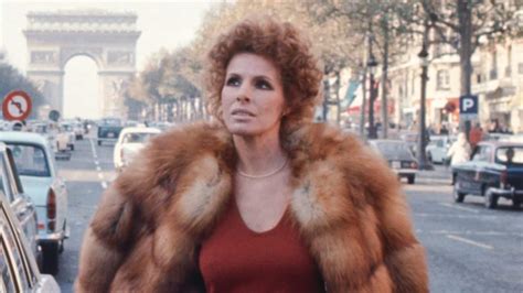 Ornella Vanoni Dagli Abiti Di Versace Al Vestito Riciclato Per Sanremo