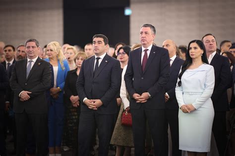 შალვა სიტყვით გამოსვლა აზერბაიჯანის რესპუბლიკის დამოუკიდებლობისადმი მიძღვნილ მიღებაზე