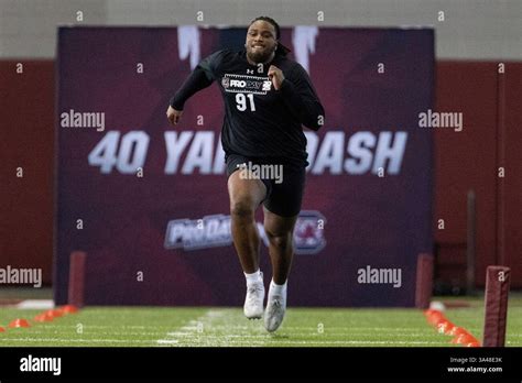 South Carolina Defensive Tackle Tonka Hemingway 91 Runs The 40 Yard
