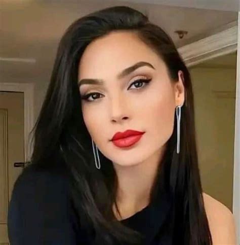 💫 Un ícono De Empoderamiento Y Gracia 👑💪 ¡sigue A Seguidores De Gal Gadot ️ En Su Viaje