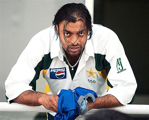 cool sports players shoaib akhtar wallpapers