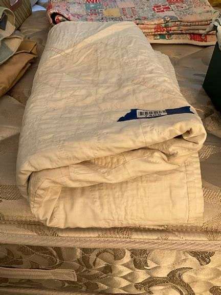 Maple Leaf Patchwork Quilt Hurley Real Estate And Auctions