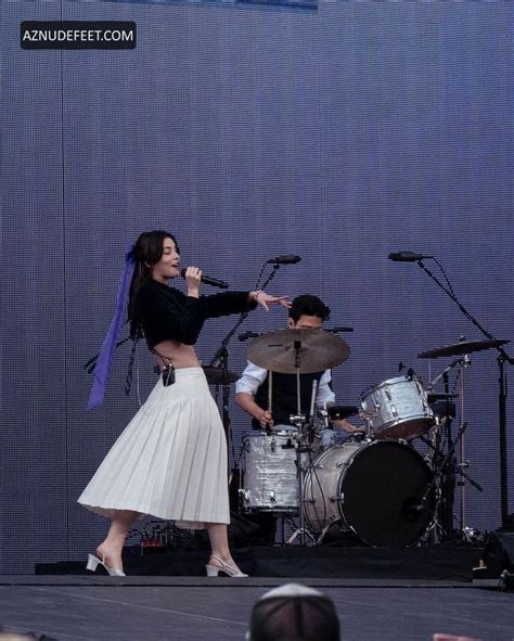 Gracie Abrams Feet Aznudefeet