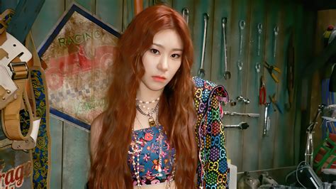 Itzy Chaeryeong Wallpaper Hd Music 4k Wallpapers Images And Background Wallpapers Den