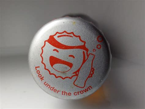 2016 Coca Cola Coke Collectible White Acl Script 237 Ml 8 Oz With Emoticon Share A Coke Crown