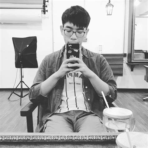 你說的是網域名稱租借，國家的甚至不用租借，因為本來就是國有，ssl用let s encrypt不用錢，至少我大學的系網頁是這樣