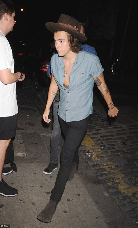 Harry Styles Dons Fedora At Gq And Warner Music Bash Daily Mail Online