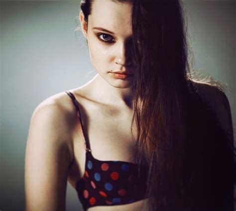 Я Эва и страсти мои велики Вся жизнь моя страстная дрожь Глаза у меня огоньки угольки А