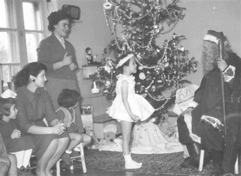 Дядо Мраз Снежанка сапуни и банани