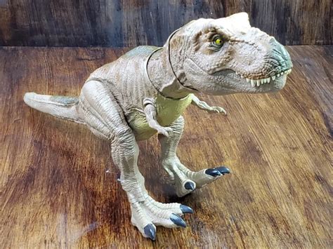 Jurassic World Camp Cretaceous Epic Roarin Tyrannosaurus Rex Mattel