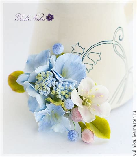 Кулон с розами незабудками и голубой гортензией Поделки из цветов Поделки из полимерной