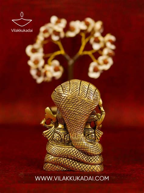 Naga Vishnu Vilakkukadai