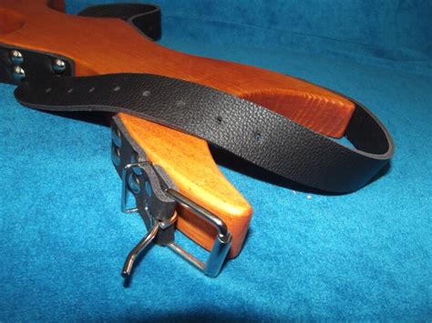 Mature Bdsm Restraint Fastening The Neck And Wrists Leather Sex Toys