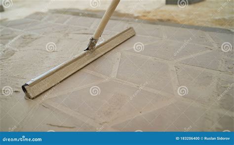 Mop Clean Pavement Tiles The Master Tile Smears The Mucilage Solution