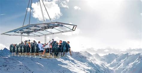 വായുവില്‍ തൂങ്ങി നിന്ന് ഭക്ഷണം കഴിക്കാം ഒപ്പം ഹിമാലയൻ കാഴ്ചകളും വേറിട്ട അനുഭവം Flydining