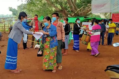 ပင်းတယမြို့ယာယီဈေး၌ ကိုဗစ် ၁၉ ရောဂါကြိုတင်ကာကွယ်ရေး နှာခေါင်းစည်းများန