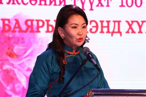 ХАН ХЭНТИЙН БҮСГҮЙЧҮҮД НЭГЭН ДЭЭВЭР ДОР ЧУУЛЖ БАЙНА