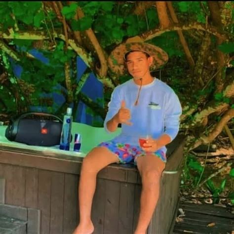 Chsimas Chsimas • Threads Say More